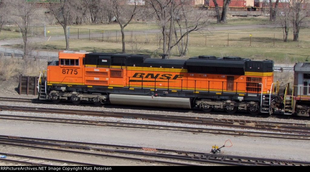 BNSF 8775